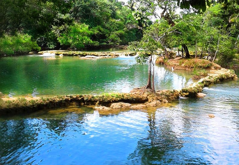 El Gran Machaquilá Hotel, Petén (+502 7867 4784)